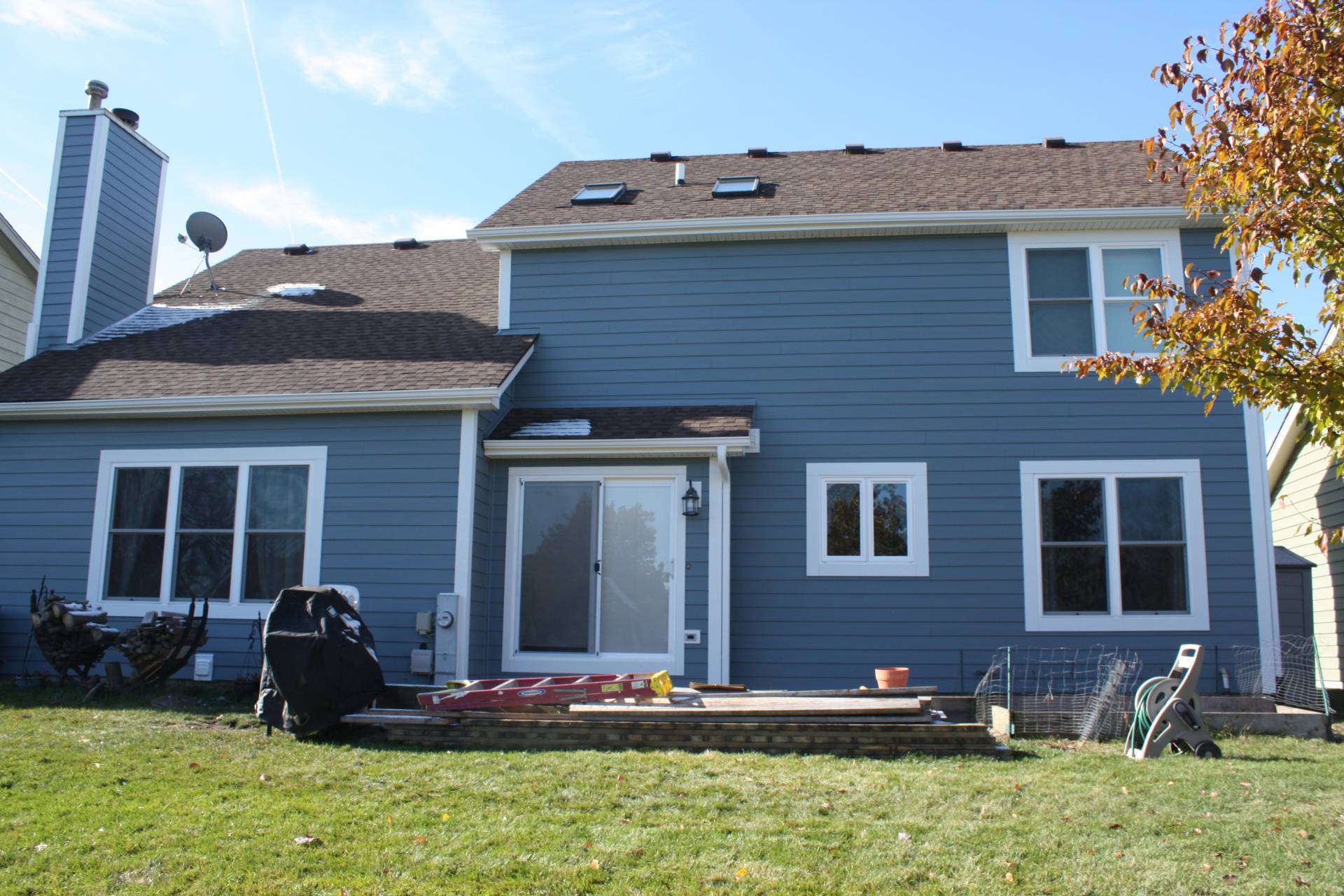 Boothbay Blue James Hardie Fiber Cement Siding & Arctic White ...
