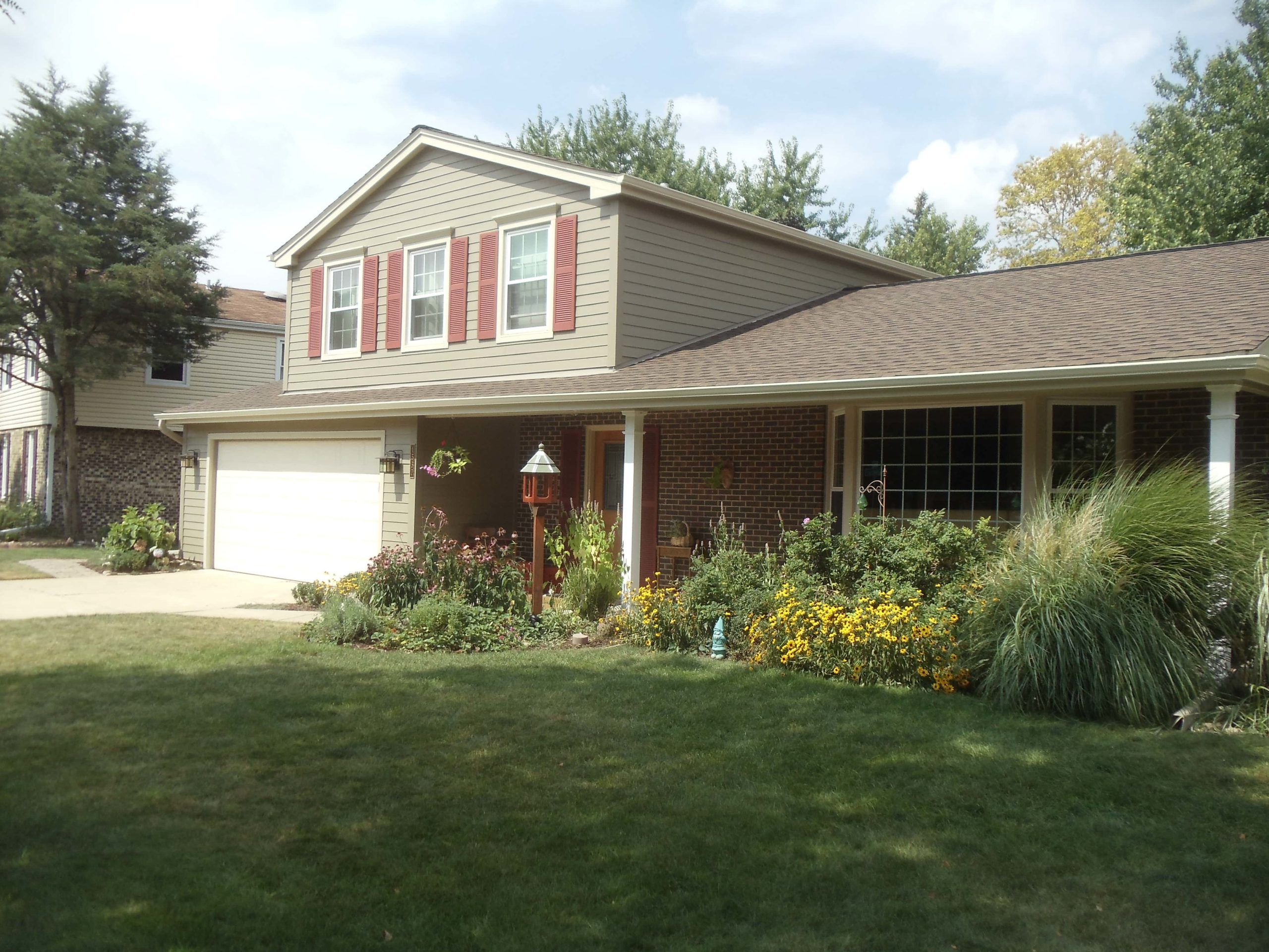 Woodstock Brown James Hardie Siding, Sandstone Beige Trim, Barkwood GAF ...